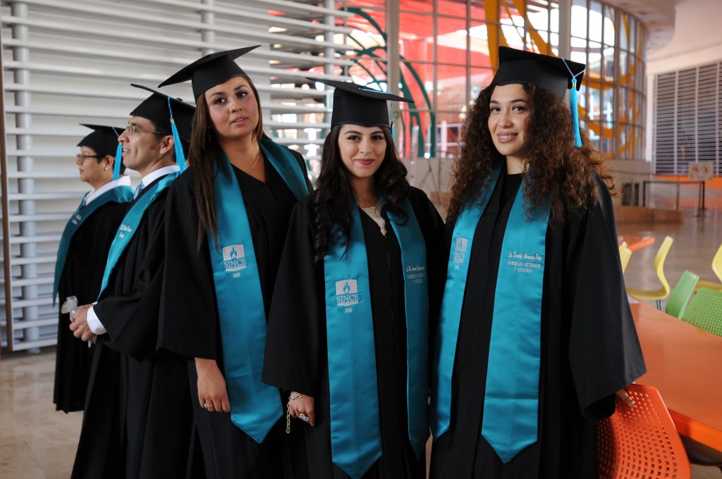 Graduación alumnos since | Since Colegio Universitario